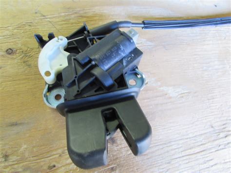 Audi Oem A4 B8 Trunk Lid Latch Lock 4f5827505 Jetta Passat A5 A6 A8
