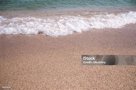 海の波と砂浜の背景砂の波から泡貝殻のビーチで泡状の海の波 カラー画像のストックフォトや画像を多数ご用意 カラー画像 バケーション