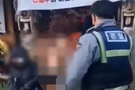 10억 날리게 생겼다강남 육회집 女사장 알몸 시위 한국경제