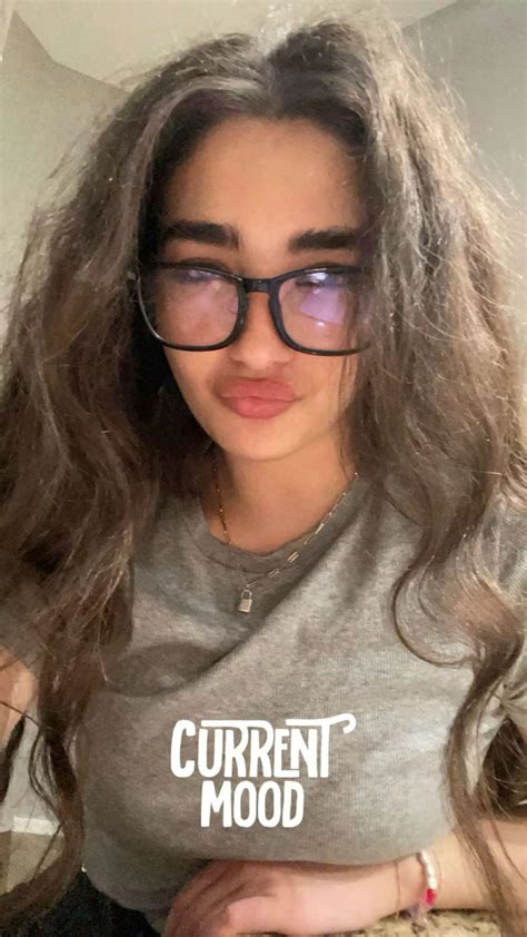 Showing Off Her Big Boobs Rlalasadiii