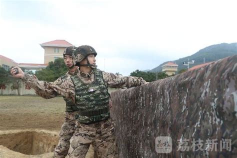 燃爆全场实弹投掷砺精兵 荔枝军事 荔枝网新闻