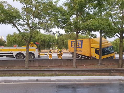 Acidente Com Caminhão Bloqueia Pistas Da Marginal Tietê Na Manhã Desta