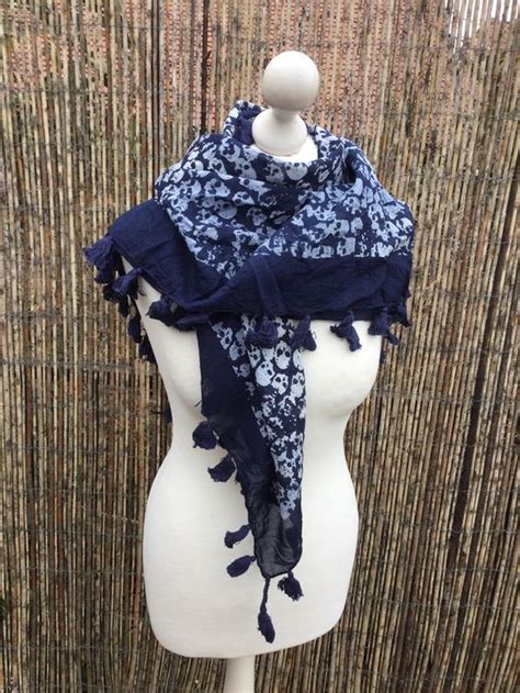 Foulard Bleu Marine Motifs Tête De Mort And Pompons Kaufen Auf Ricardo