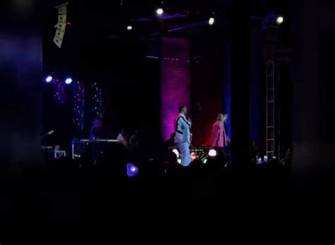 Slap Dee Falls On Stage Zed Gossip