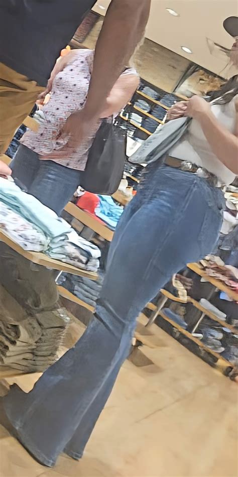 Pawg Mall Worker In Some Tight Jeans Tight Jeans Forum