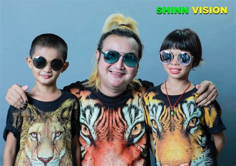 Director Htin Aung Linn ရှင်းမျက်မှန်ဆိုင် မှာ ပါဝါ၊ နေကာ၊ မျက်ကပ်မှန်များကို ယနေ့ညနေ ၆ နာရီမ