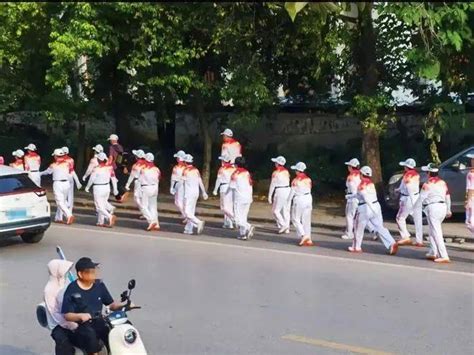 “暴走团”又惹争议，问题在哪？行为规则视频