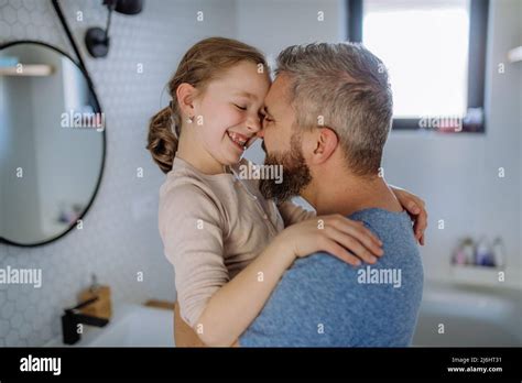 At What Age Should A Father Not Shower With His Daughter At Paula