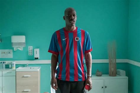 Sur Netflix Jean Pascal Zadi rend hommage au SM Caen à sa façon