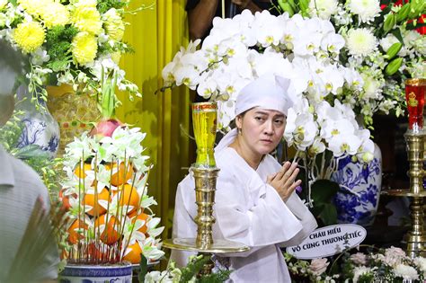 Con Gái Ruột Của Ns Vũ Linh Lần đầu Xuất Hiện Trong Lễ Tang