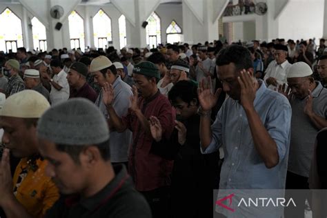 SALAT GHAIB BAGI KORBAN GEMPA TURKI DAN SURIAH ANTARA News Sulawesi