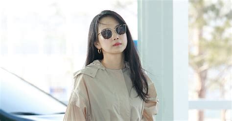 윤승아 또각또각 구두소리 공항패션