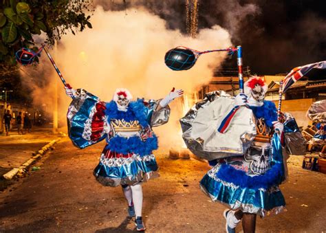 Los bate bolas cara enmascarada del carnaval de Río