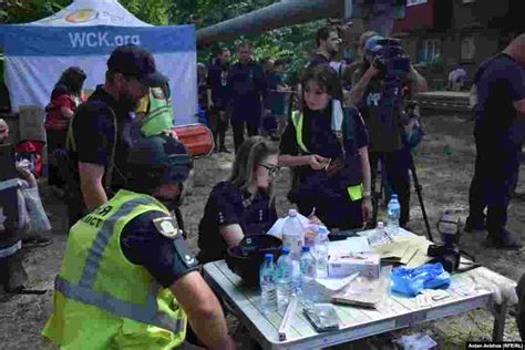 Атака Харкова місцеві оговтуються після російських обстрілів фотогалерея