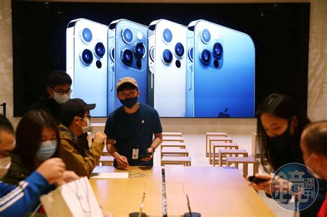 尾牙頭獎是iphone！包裝盒上驚見神祕黑點 眾員工傻眼：沒禮貌 Ftnn 新聞網
