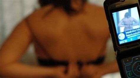 Ricatta L Ex Fidanzata Per Anni Con Il Video Di Un Loro Rapporto Sessuale