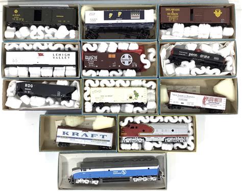 Lot 12 Ho Train Cars Engine Athearn