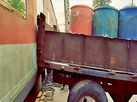 बोकारो में रेलवे क्रॉसिंग पर बड़ा हादसा टला जानें क्या है पूरा मामला