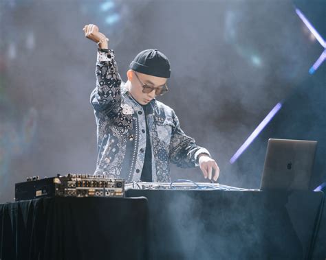 Spacespeakers Biểu Diễn ở Neu Concert And Space Date 2