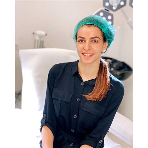 Сестра Кая започна да се боцка