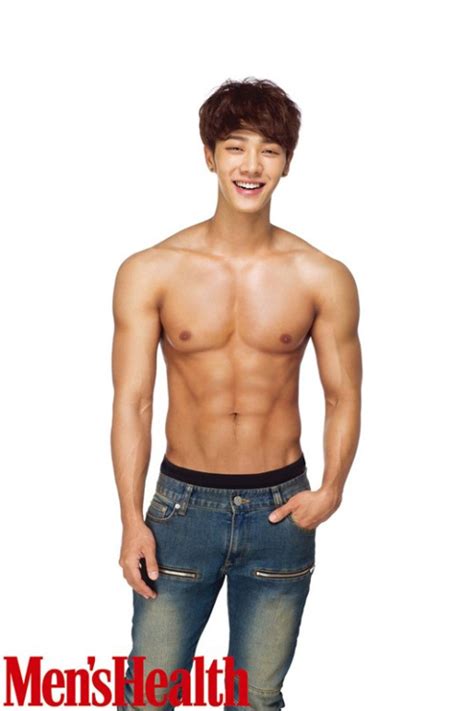 이기광 남성미 자극 상반신 노출 화보 공개 BizEnter
