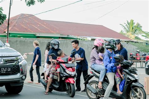 10 Negara Paling Dermawan Di Dunia Indonesia Peringkat No 1