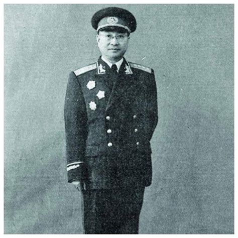 61年陈赓到上海休养，遇见粟裕提议道：你官大，咱俩换换房子吧年代友谊战友