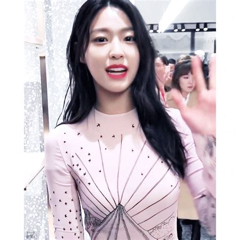 Aoa 설현 Seolhyun 雪炫 발렌티노 오픈행사 움짤 201702 650×650 여신 모델 연예인