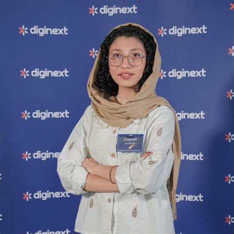 حلما، ۱۶ ساله از کاشمر و کارآموز منابع انسانی دیجی‌نکست Helma Ramezanpour حلما دانشجوی دوره سوم