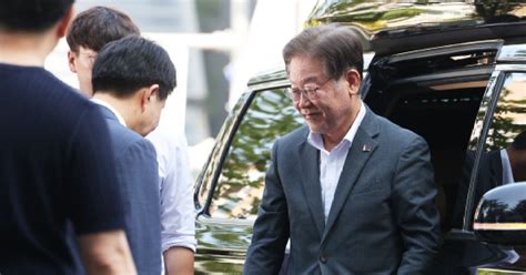 이재명 조사 건강 이유로 8시간만 종료…檢 12일 재소환 통보