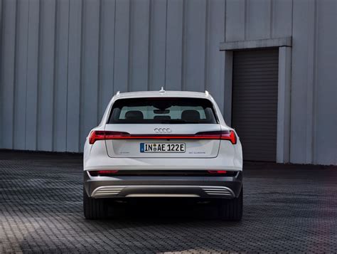 Audi E Tron Vs Jaguar I Pace Vs Mercedes Benz Eqc Vs Tesla Model X