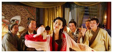 古代大户人家为什么要养家妓？当时社会允许吗？