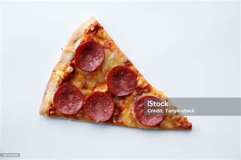 살라미 나 페퍼로니 피자입니다 뜨거운 수 제 음식입니다 0명에 대한 스톡 사진 및 기타 이미지 0명 건강에 좋지 않은 음식 고전 양식 Istock