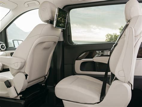 Mercedes Benz V Class Chauffeur Hire In Lisbon