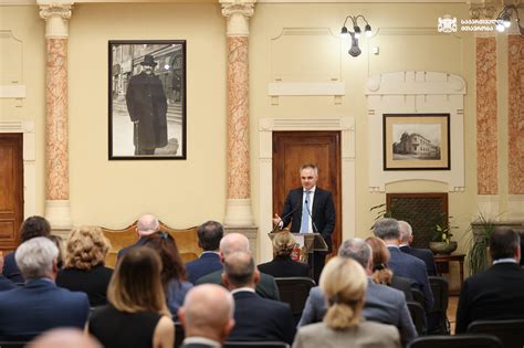 საქართველოს პრემიერ მინისტრი ლევან იზორიას წიგნის პრეზენტაციას დაესწრო Facebook