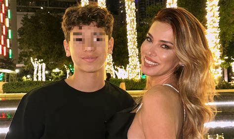 Aida Yespica Vola A Miami Per Festeggiare I 15 Anni Del Figlio Aron