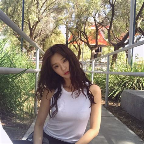 Netflix《紙房子：韓國篇》33歲「最美人質」李主儐保養大公開！天使臉孔性感身材 劇中全素顏演出！ Elle Hk