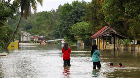 Malaysia Floods Leave At Least Five Dead Displace Thousands