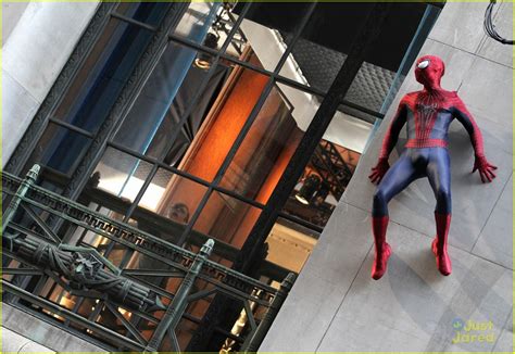 Andrew Garfield Spider Man Stunts In Midtown Photo 555168 Photo