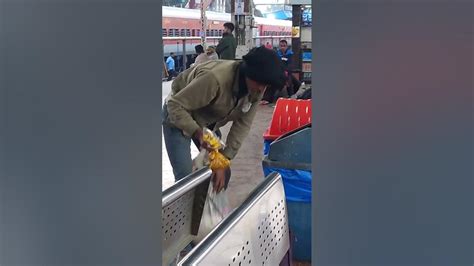 एक भूखे को ही पता खाने की कितनी अहमियत हैआपको तीनों टाइम मिल रहा है