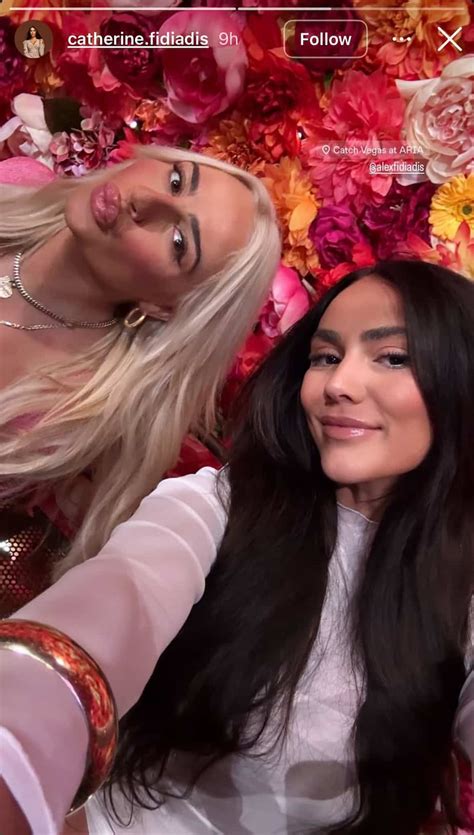 À Paris Pour Pâques Alicia Moffet Et Frédérick Robichaud Sont Capturés