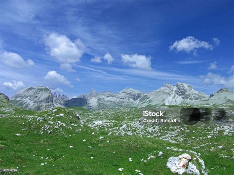 Dolomiten Dolomites 돌로미티 Dolomitet 산 이탈리아에서 높은 산 푸른 하늘 보기 0명에 대한 스톡 사진