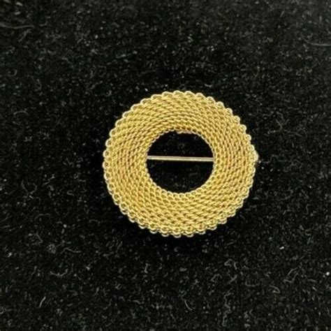Coro Jewelry Coro Brooch Pin Gold Tone Simple Mesh Small Wreath