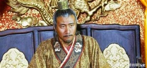 徐达与朱元璋下棋，朱输了正要大怒，大臣急忙说看棋盘，朱豁然开朗！看看头条中华网