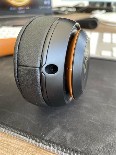 Help This White Light Is Stuck On And My Beats Wont Connect Via Cord Or Bluetooth R Beatsbydre