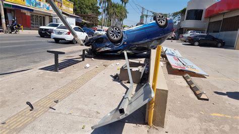 Accidente de tránsito deja daños materiales SateliteOnline mx