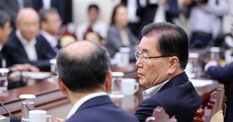 수석 비서관·보좌관 회의하는 정의용 안보실장
