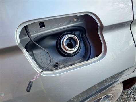 #15 Замена актуатора лючка бензобака — Volkswagen Tiguan (2G), 1,4 л ...