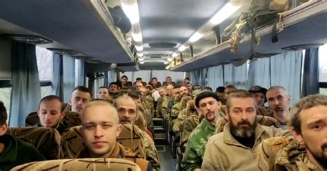 Звільнені з полону українські воїни їдуть додому Відео Oboz Ua