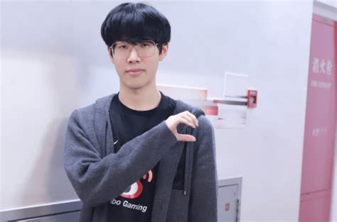 风潮theshy引领塞恩风潮，张嘉文沉迷其中，效果完全不同，他是真送死 感觉苦瓜起飞效果男枪消息「易坊」